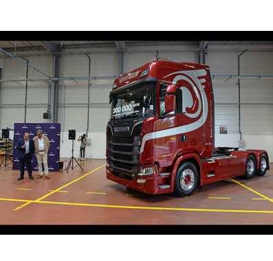 Scania France – Livraison du 300 000e camion produit par l’usine Scania ...